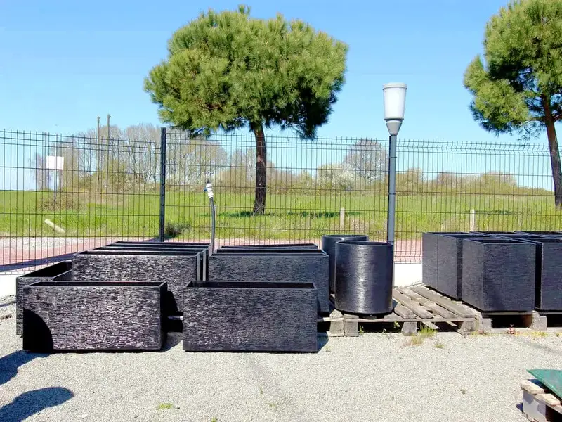 Pots en béton coulé fibré